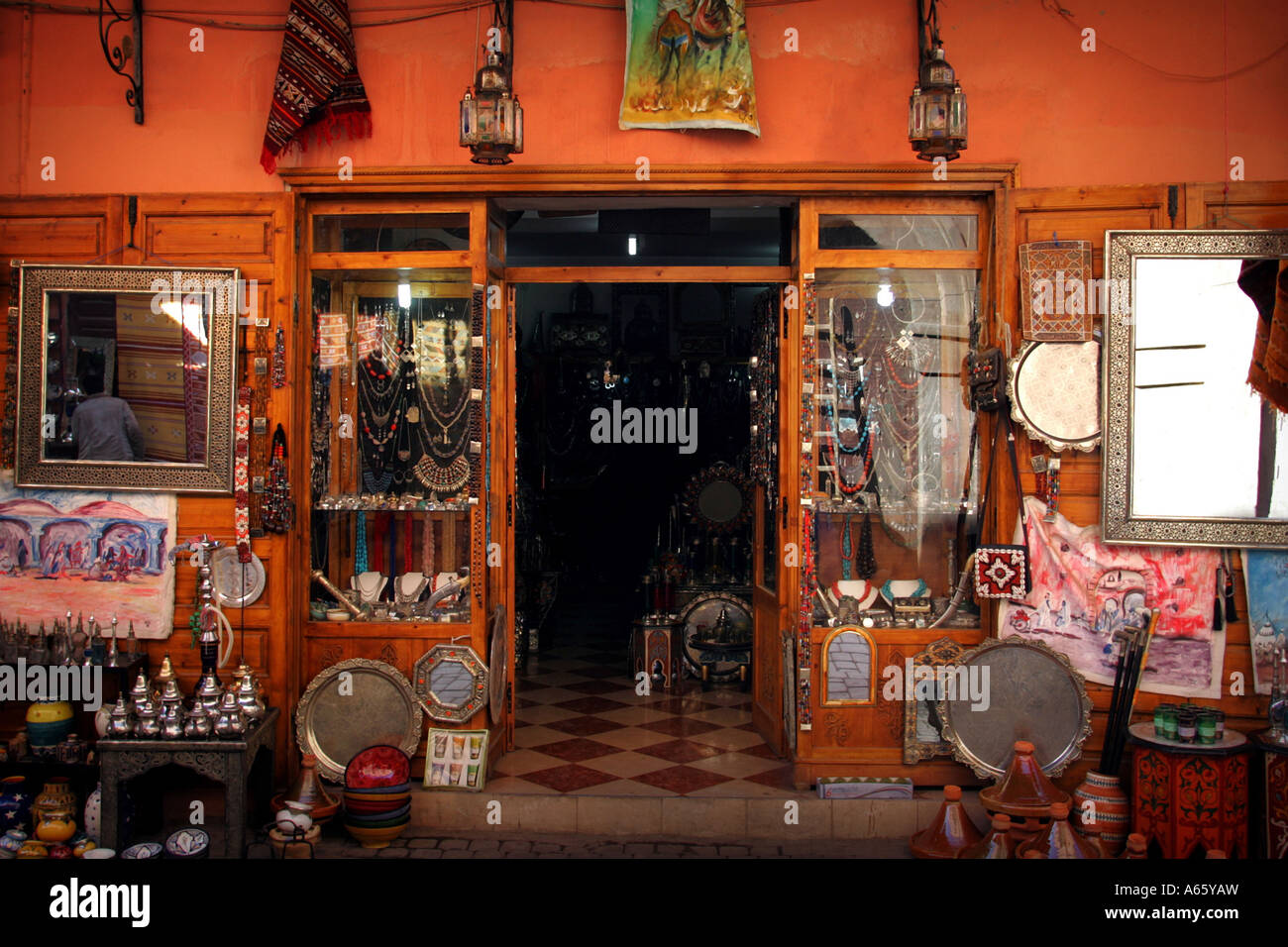 Souvenirs in a souk, Marrakesh, Morocco Stock Photo - Alamy