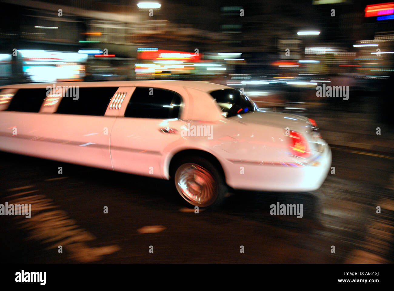 Stretched limo at night in Piccadilly Circus London Stock Photo - Alamy