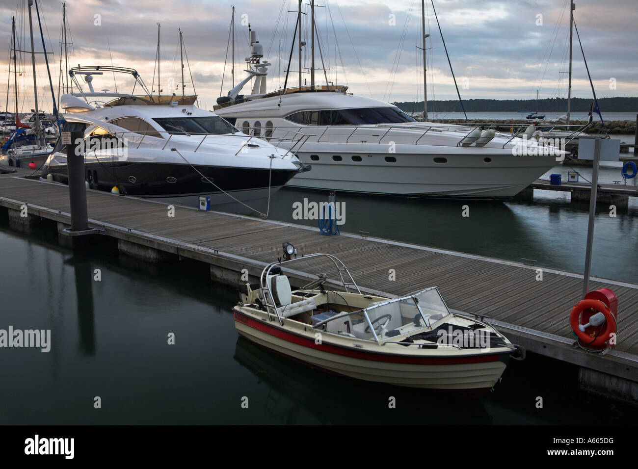 Sunseeker luxury motor boats hi-res stock photography and images - Alamy