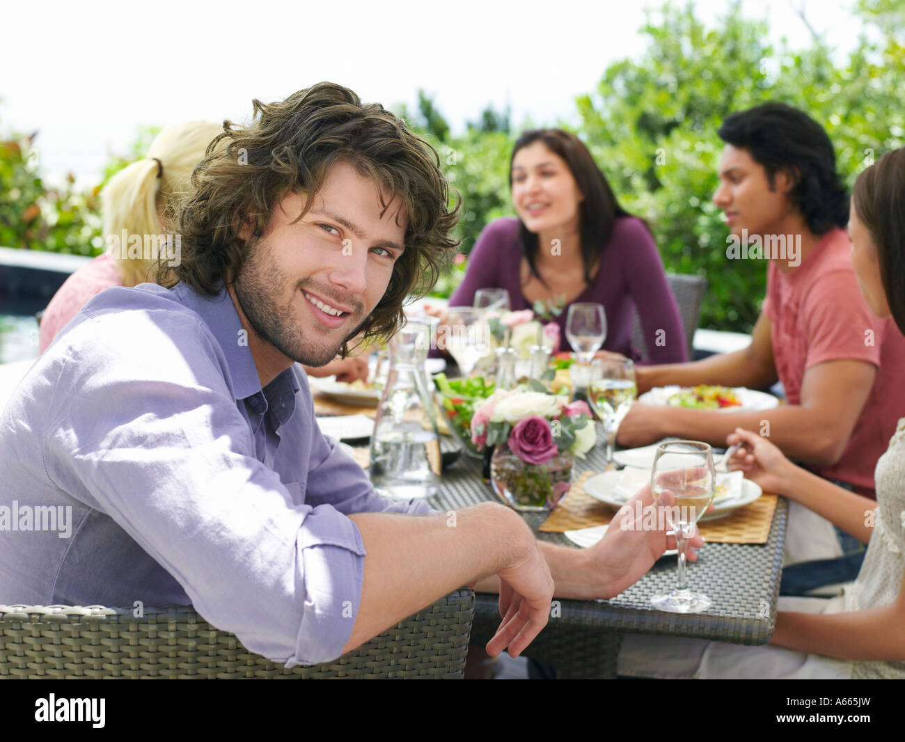Man enjoying outdoor dinner party hi-res stock photography and images ...