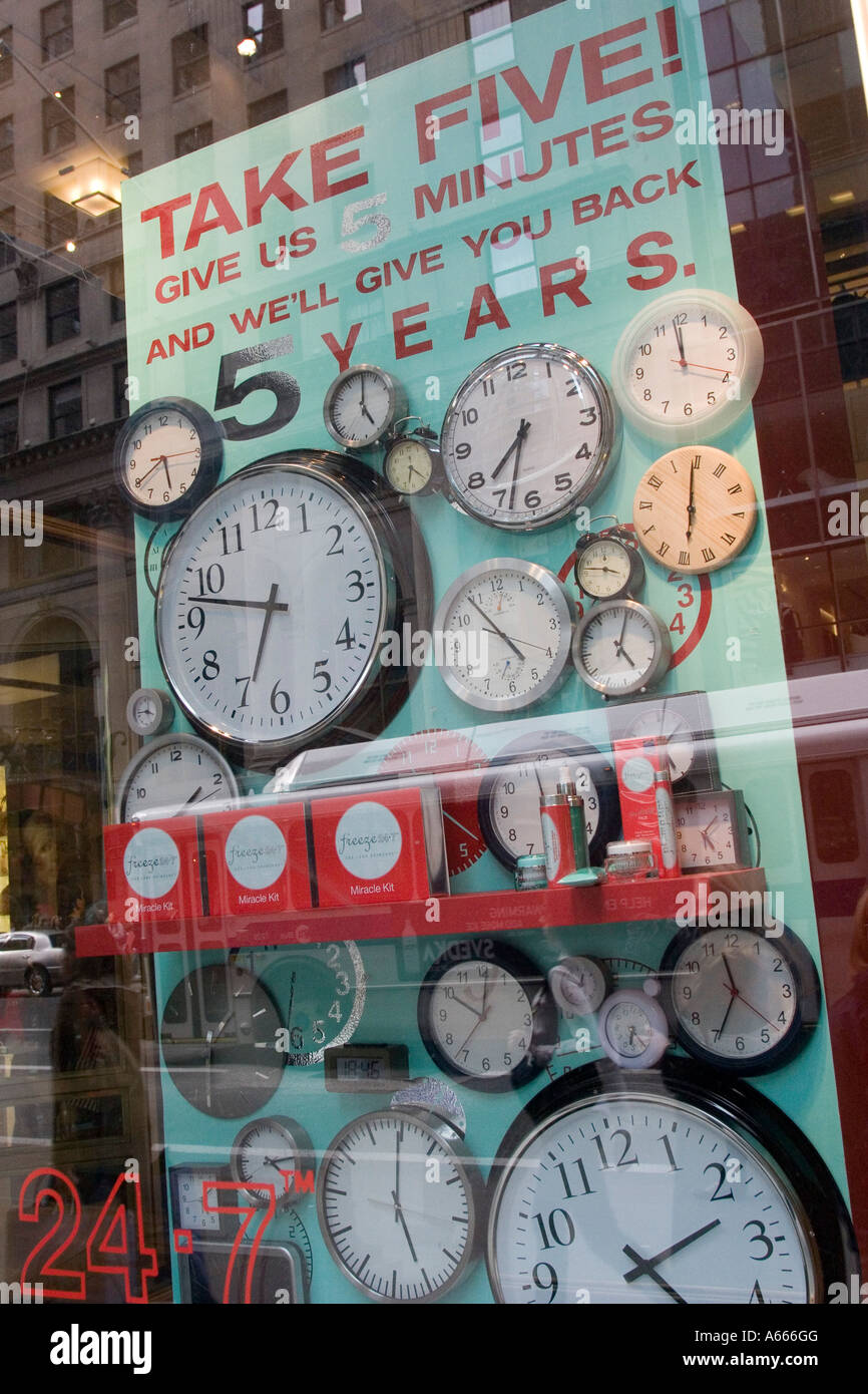 In the avenue hi-res stock photography and images - Alamy