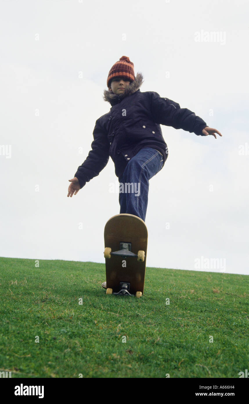 Boy hill skateboard hi-res stock photography and images - Alamy