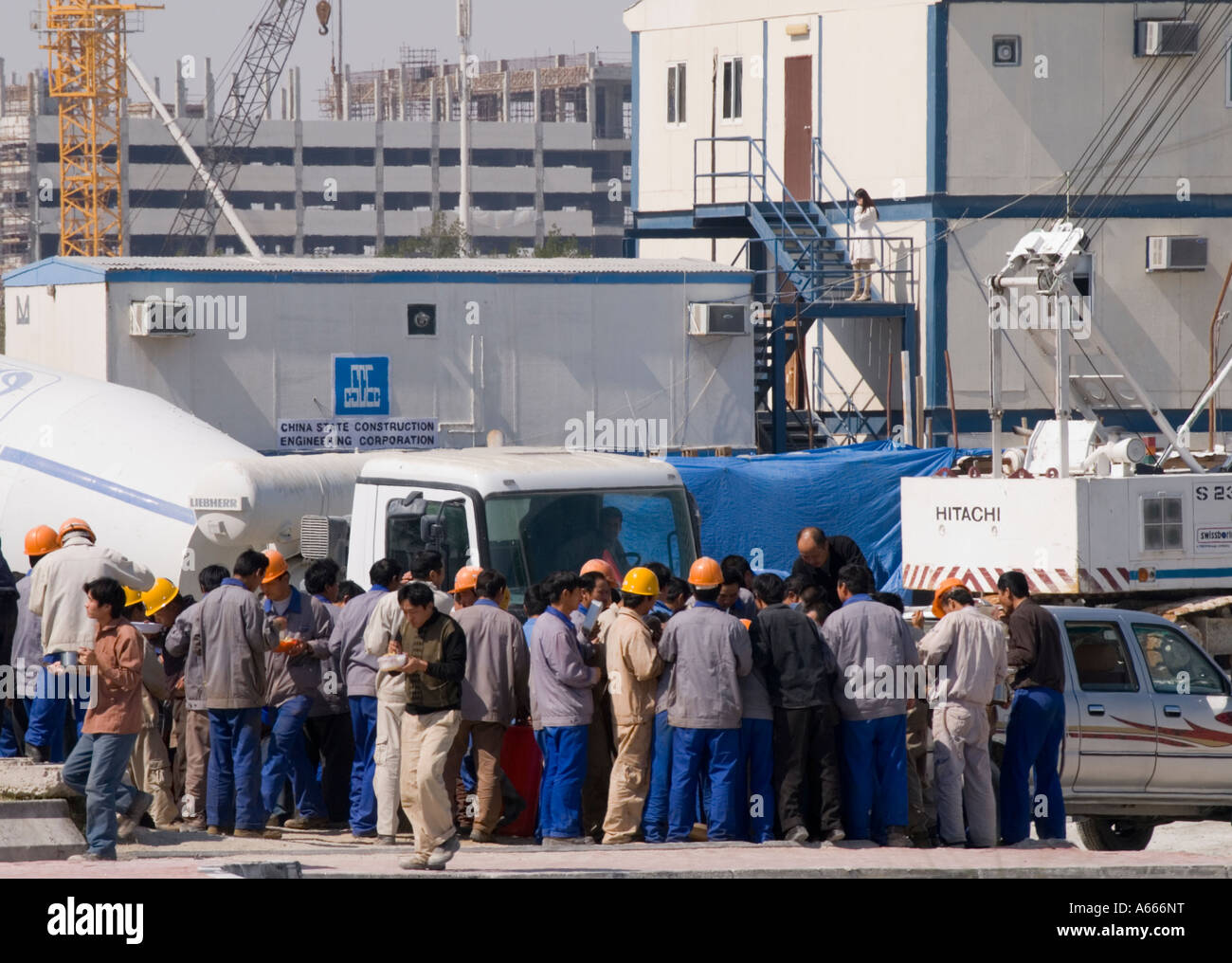 Chinese Workers Lunchbreak Doha Qatar Stock Photo - Alamy