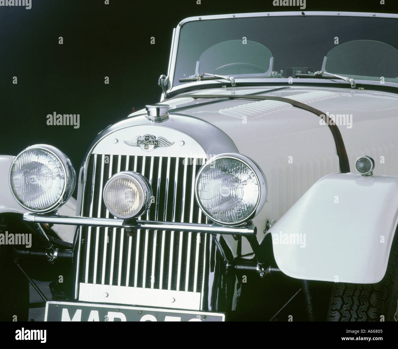 Grille of classic car hi-res stock photography and images - Alamy