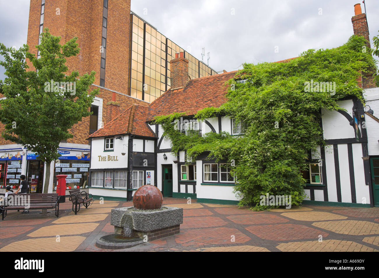 The Bull public house Bracknell Stock Photo - Alamy