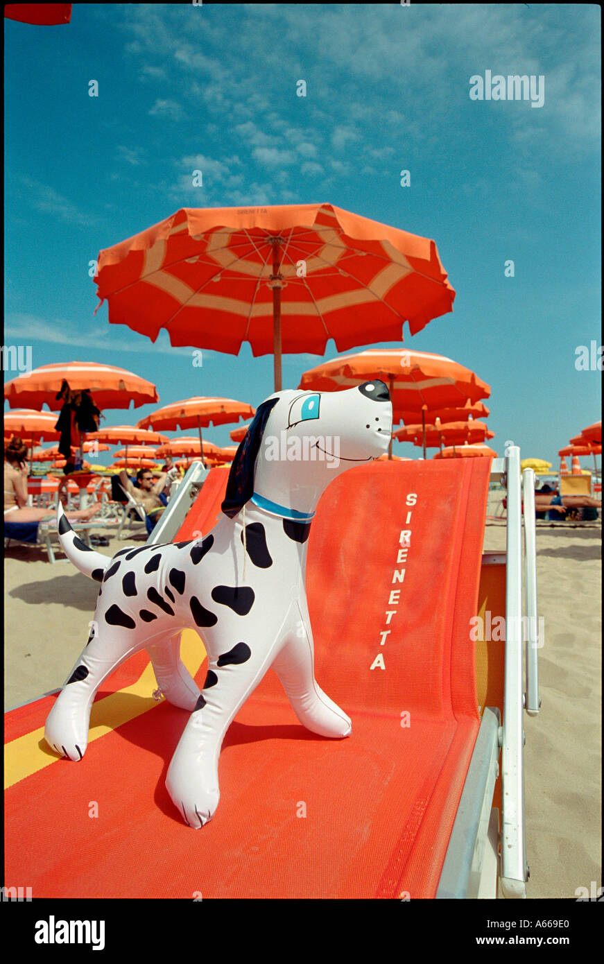 Italian family beach italy hi-res stock photography and images - Alamy