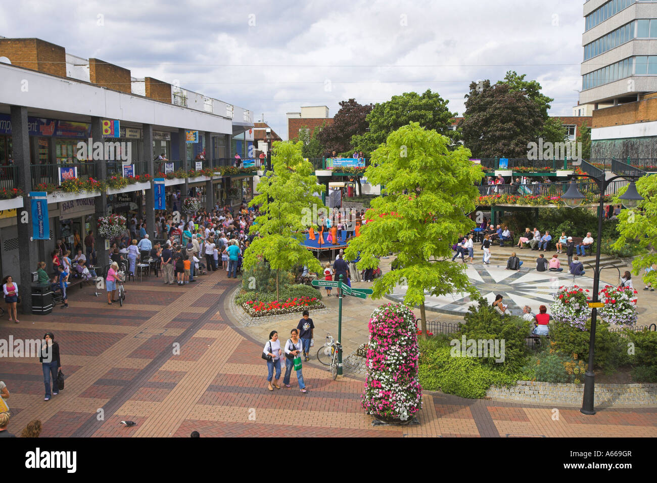 Bracknell town centre hi-res stock photography and images - Alamy