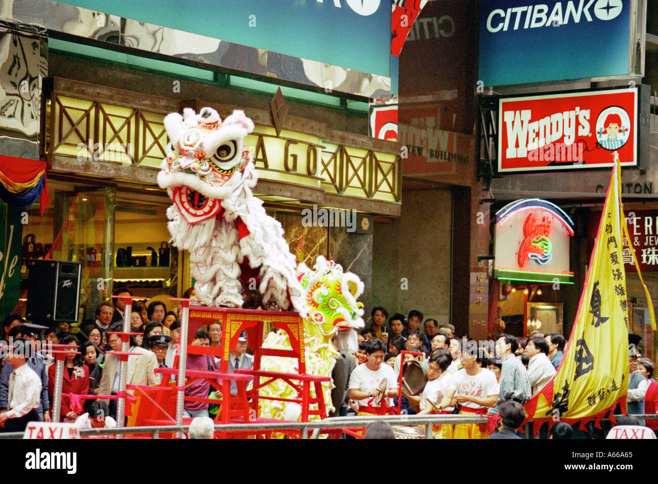 Dragon lion dance hong kong hi-res stock photography and images - Alamy