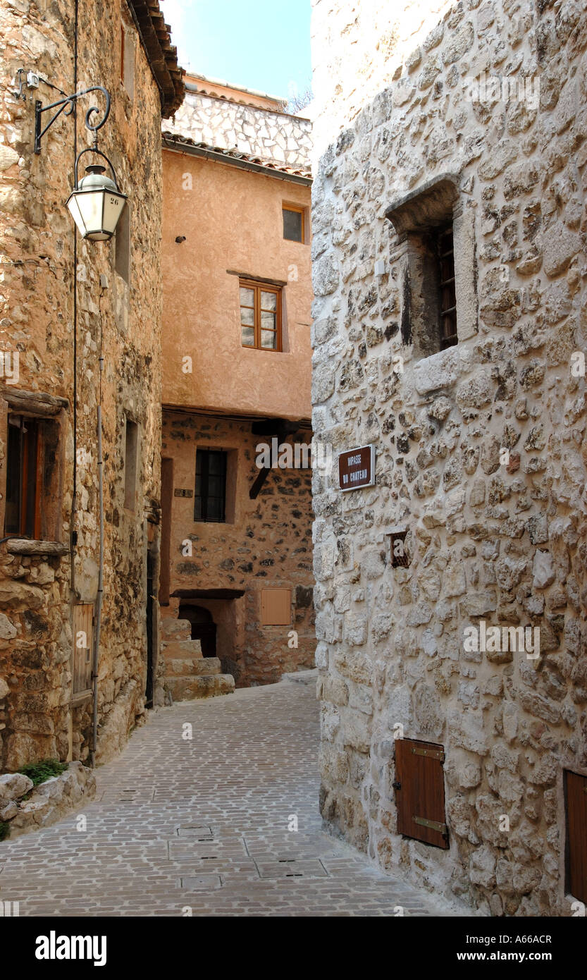 Alley in medieval French village of Tourrettes-sur-Loup Stock Photo - Alamy