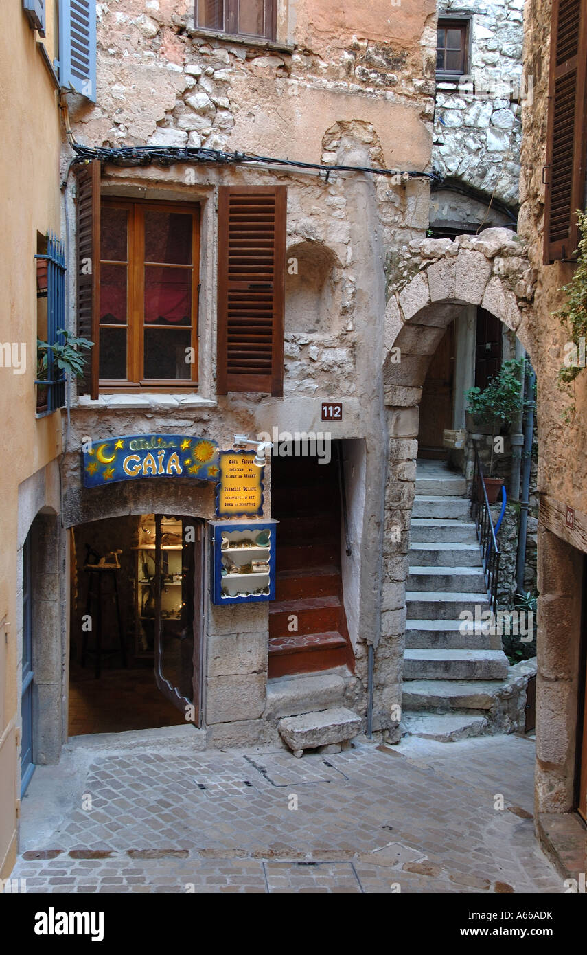 Alley in French village of Tourrettes-sur-Loup Stock Photo - Alamy