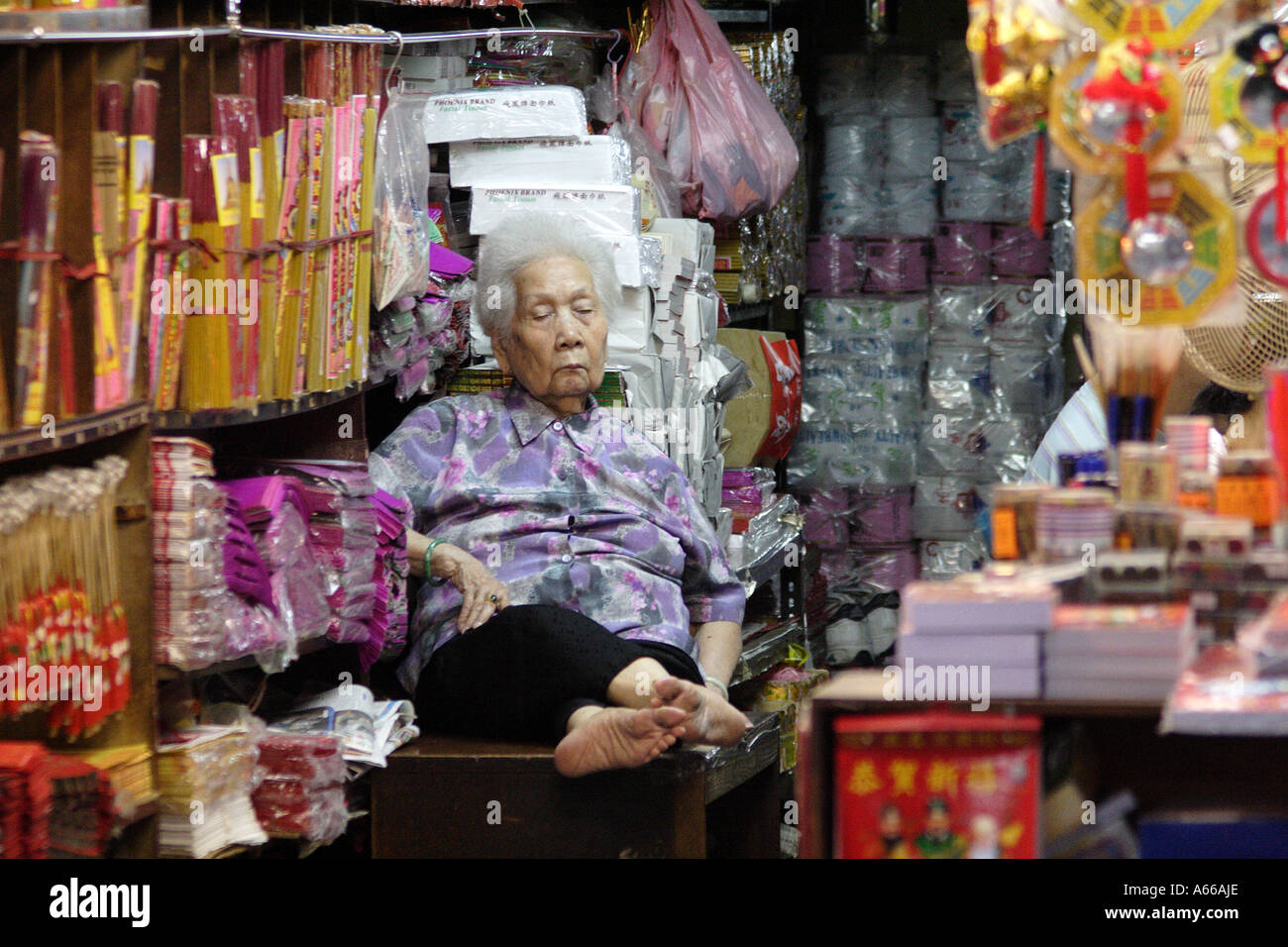 Paper fan hong kong hi-res stock photography and images - Alamy