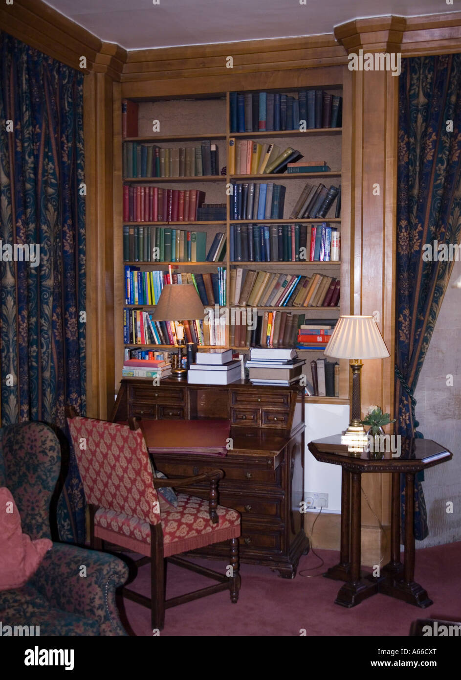 Library corner hi-res stock photography and images - Alamy