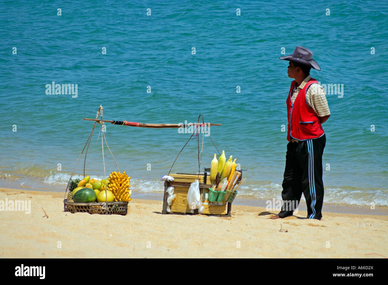 Corn and Fruit merchant on Bo Phut Beach Stock Photo - Alamy