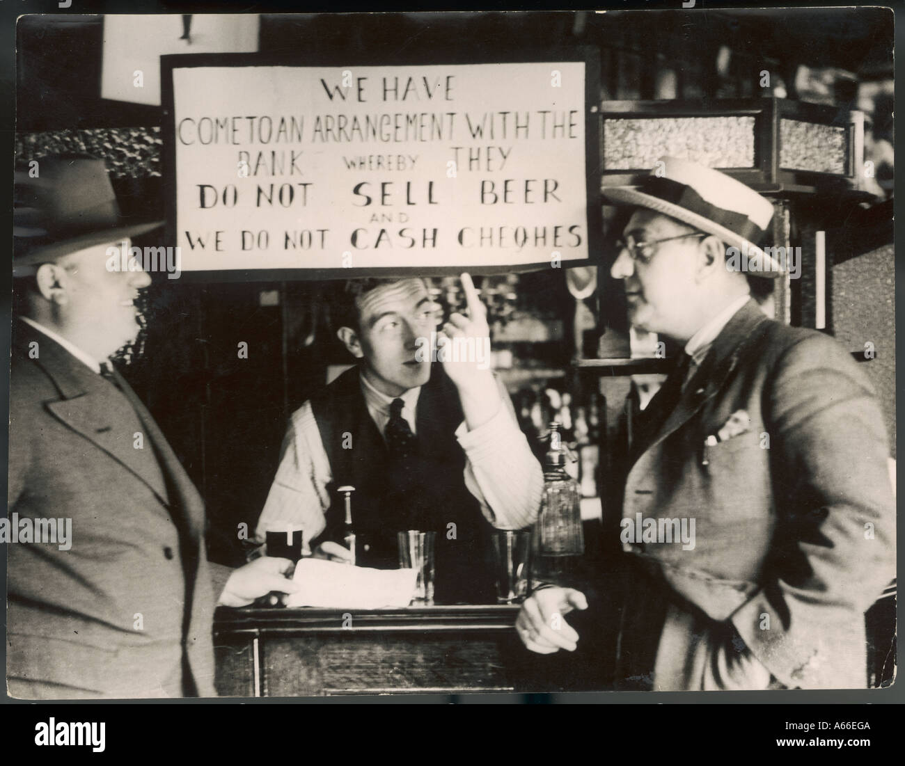 Pub landlord 1930s hi-res stock photography and images - Alamy