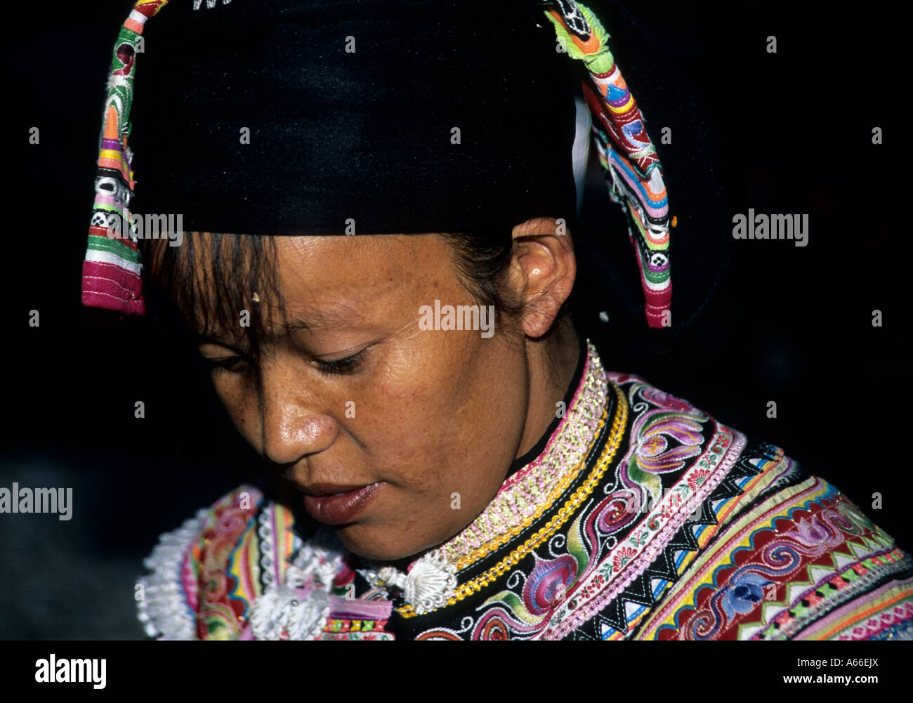 Woman of Yi ethnic minority in traditional dress .Yuanyang, Yunnan ...