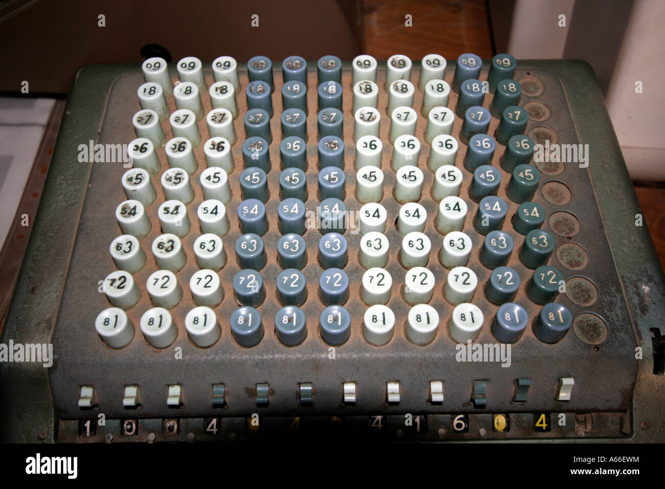 KEYBOARD OF AN OLD ADDING MACHINE HORIZONTAL BAPDB10255 Stock Photo - Alamy