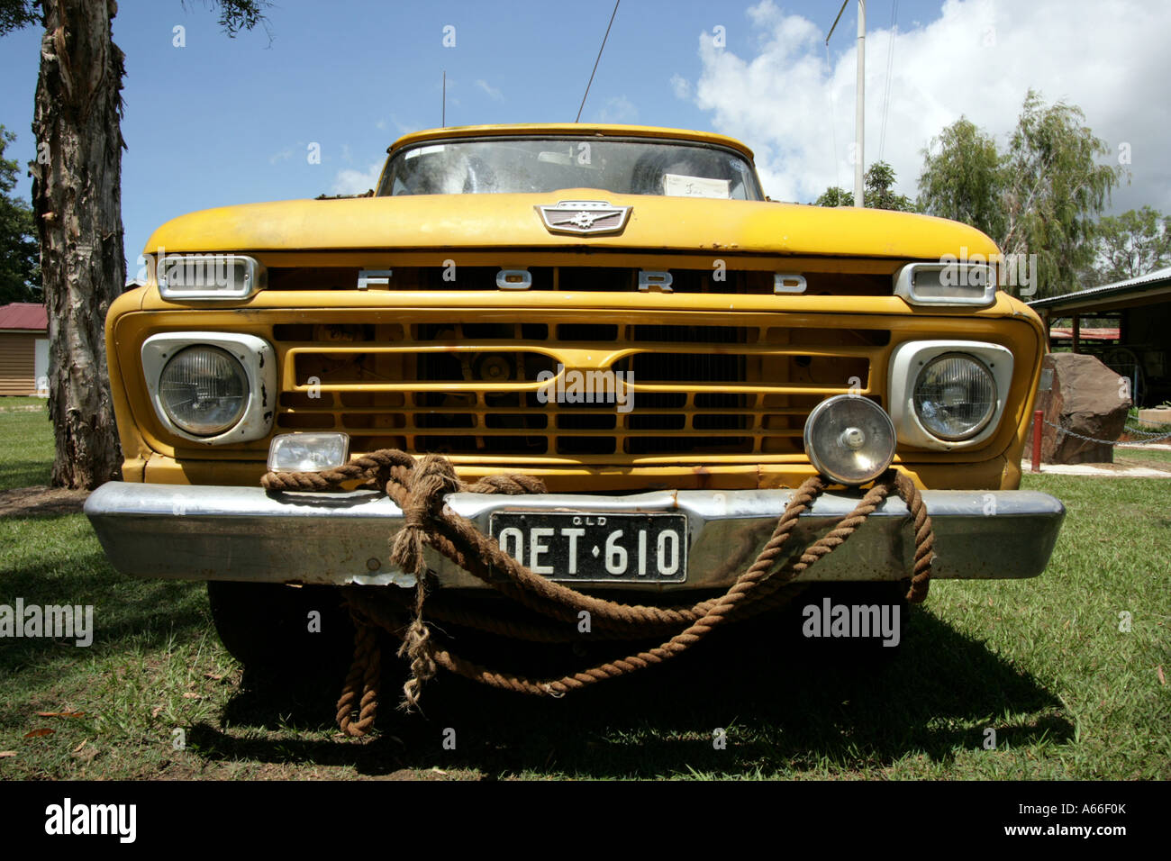 YELLOW FORD RACQ TRUCK HORIZONTAL BAPDB10270 Stock Photo - Alamy
