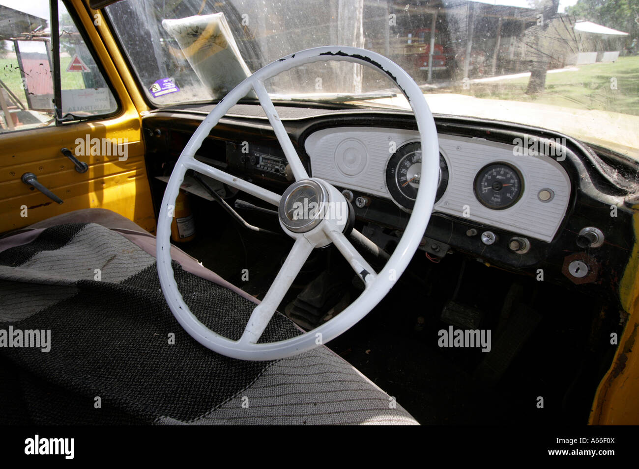 YELLOW FORD RACQ TRUCK HORIZONTAL BAPDB10273 Stock Photo - Alamy