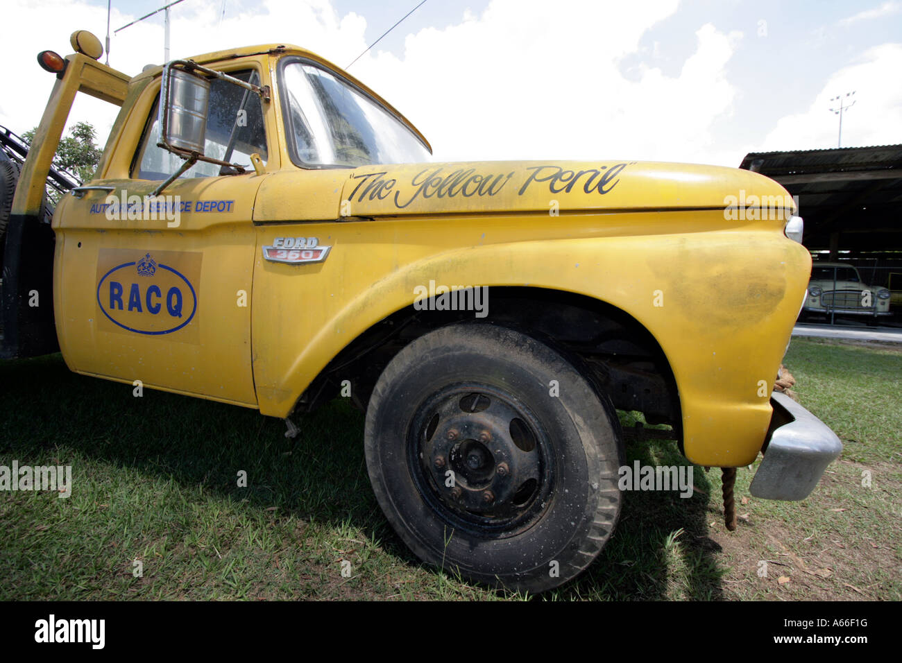 YELLOW FORD RACQ TRUCK HORIZONTAL BAPDB10274 Stock Photo - Alamy