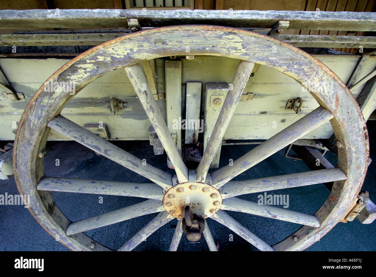 AN OLD WHEEL BAPDb10275 HORIZONTAL Stock Photo - Alamy