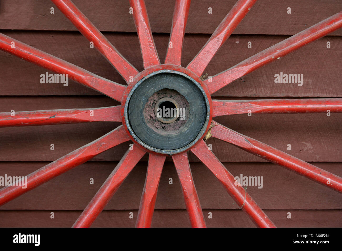 AN OLD WHEEL BAPDb10280 horizontal Stock Photo - Alamy