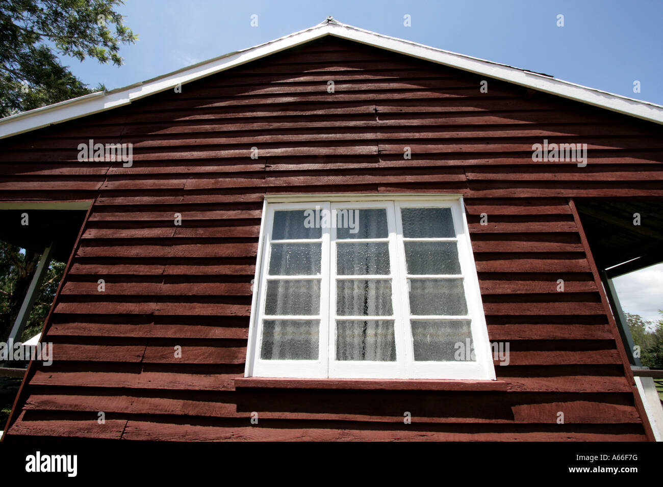 THE SIDE OF AN OLD HOUSE BAPDB10294 HORIZONTAL Stock Photo - Alamy