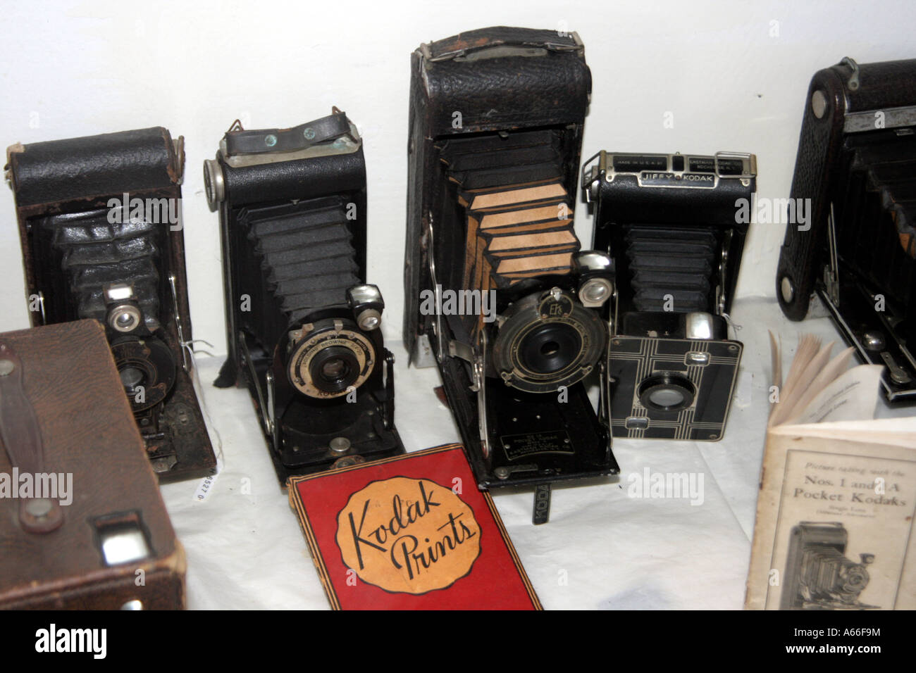 COLLECTION OF OLD CAMERAS HORIZONTAL BAPDB10307 Stock Photo - Alamy