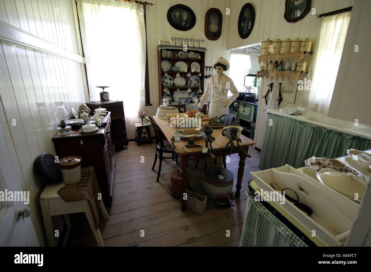 1950s chef kitchen hi-res stock photography and images - Alamy