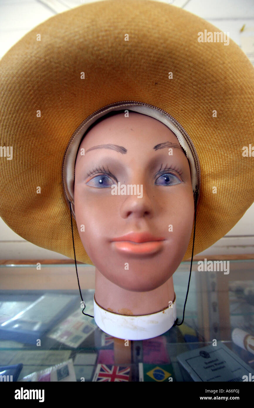 OLD STORE DUMMY HEAD WITH HAT VERTICAL BDB10353 Stock Photo - Alamy