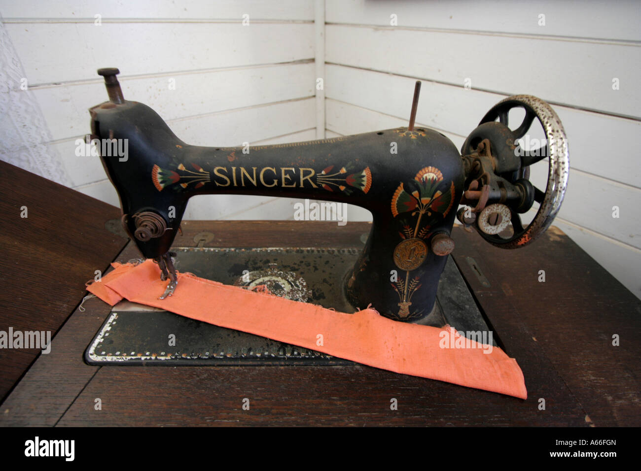 1960s sewing machine hi-res stock photography and images - Alamy