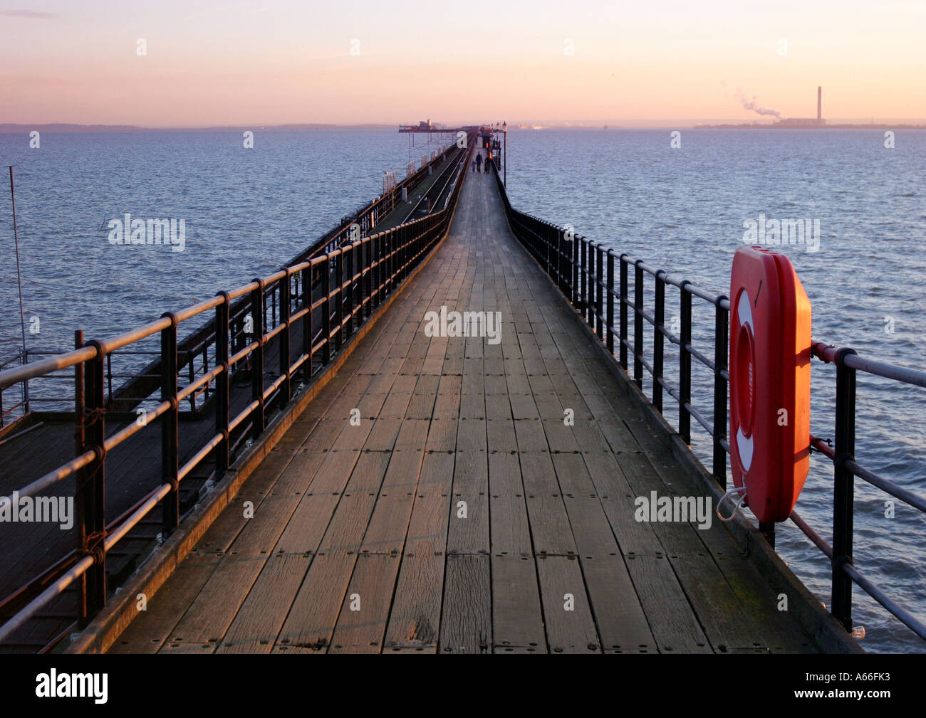 Pier hear hi-res stock photography and images - Alamy