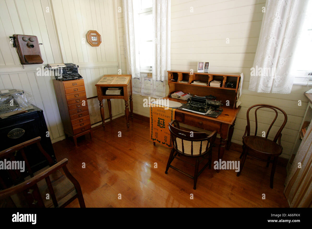 Office 1930s typewriter hi-res stock photography and images - Alamy