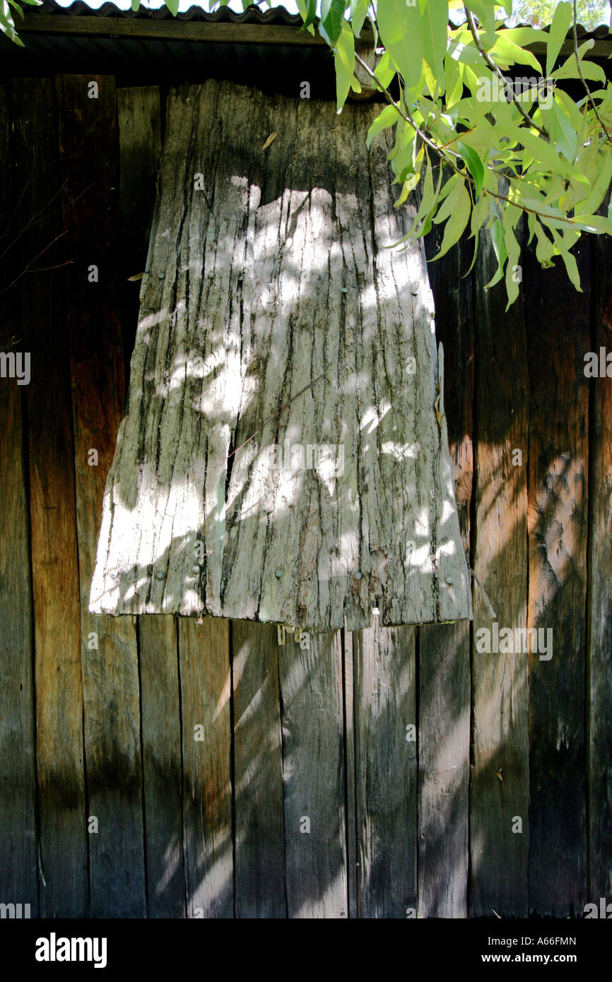 SIDE VIEW OF OLD BUSH SHACK WINDOW VERTICAL BDB10390 Stock Photo - Alamy