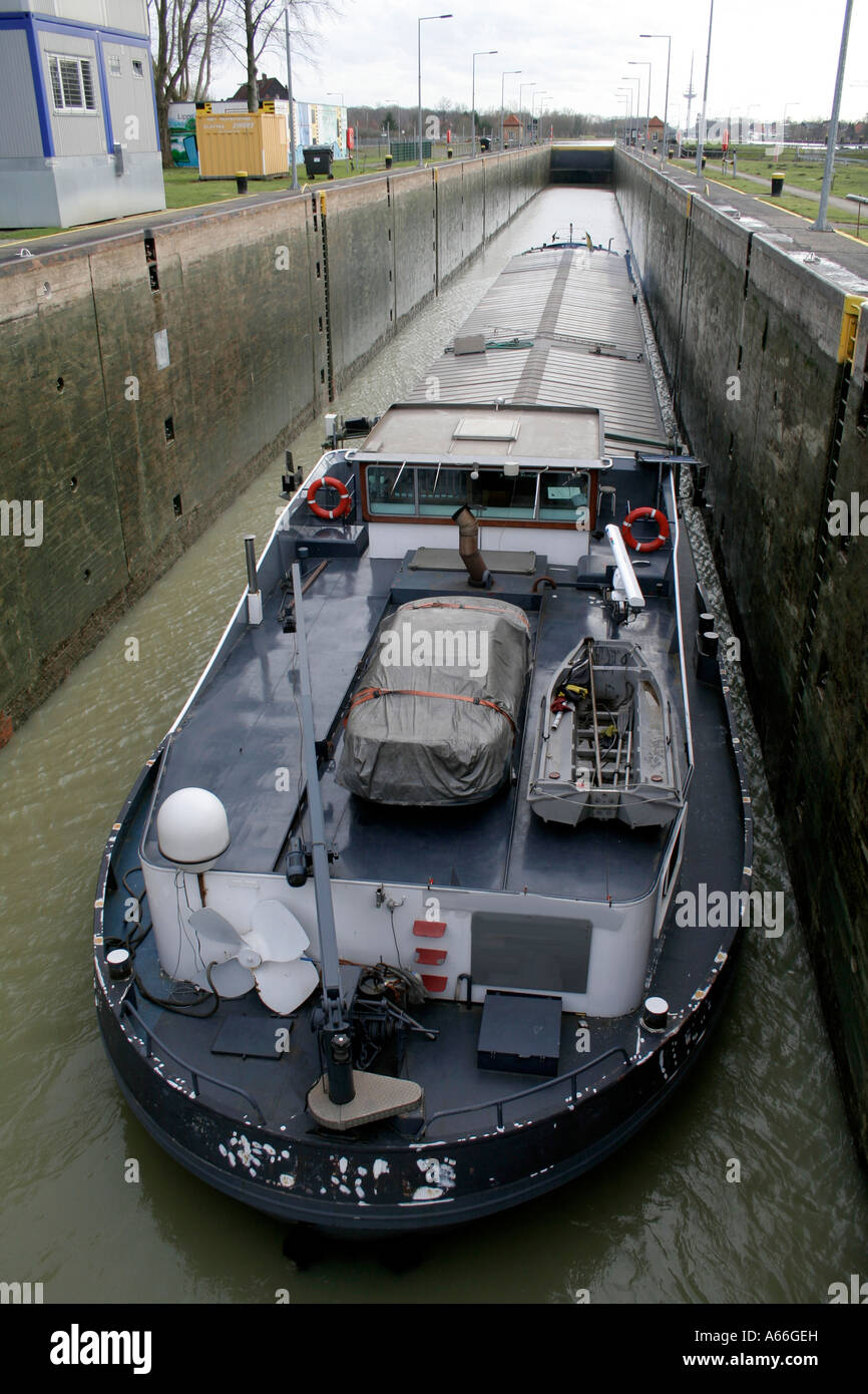 boat in lock Stock Photo - Alamy