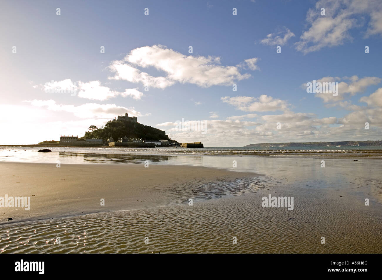 Marazion beach st michael’s mount hi-res stock photography and images ...