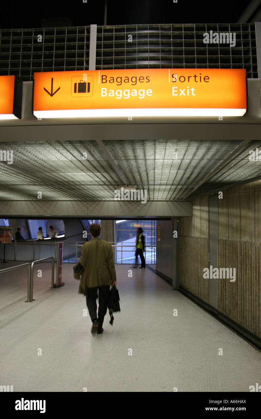 baggage claim sign in airport Stock Photo - Alamy