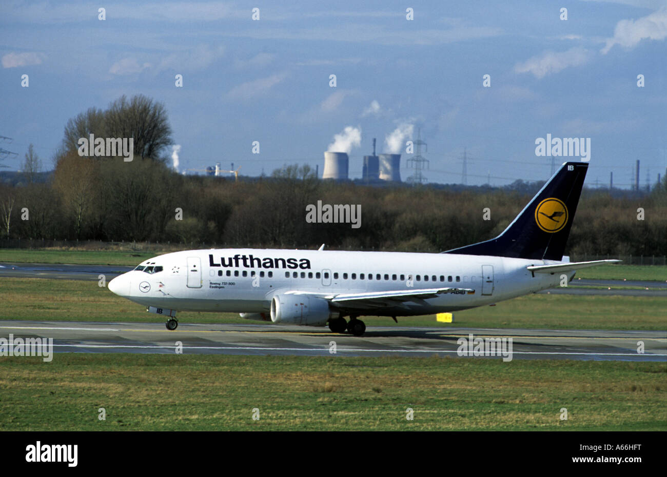 Lufthansa boeing 737 500 hi-res stock photography and images - Alamy
