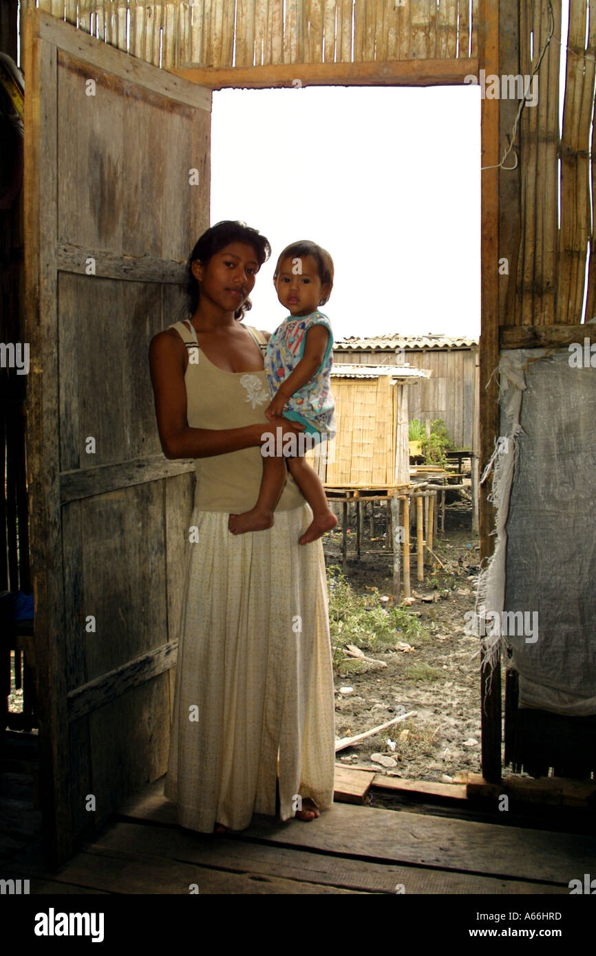 Slums isla trinitaria guayaquil hi-res stock photography and images - Alamy