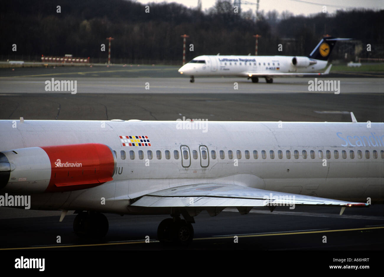 Short haul passenger airliners at Dusseldorf International Airport ...