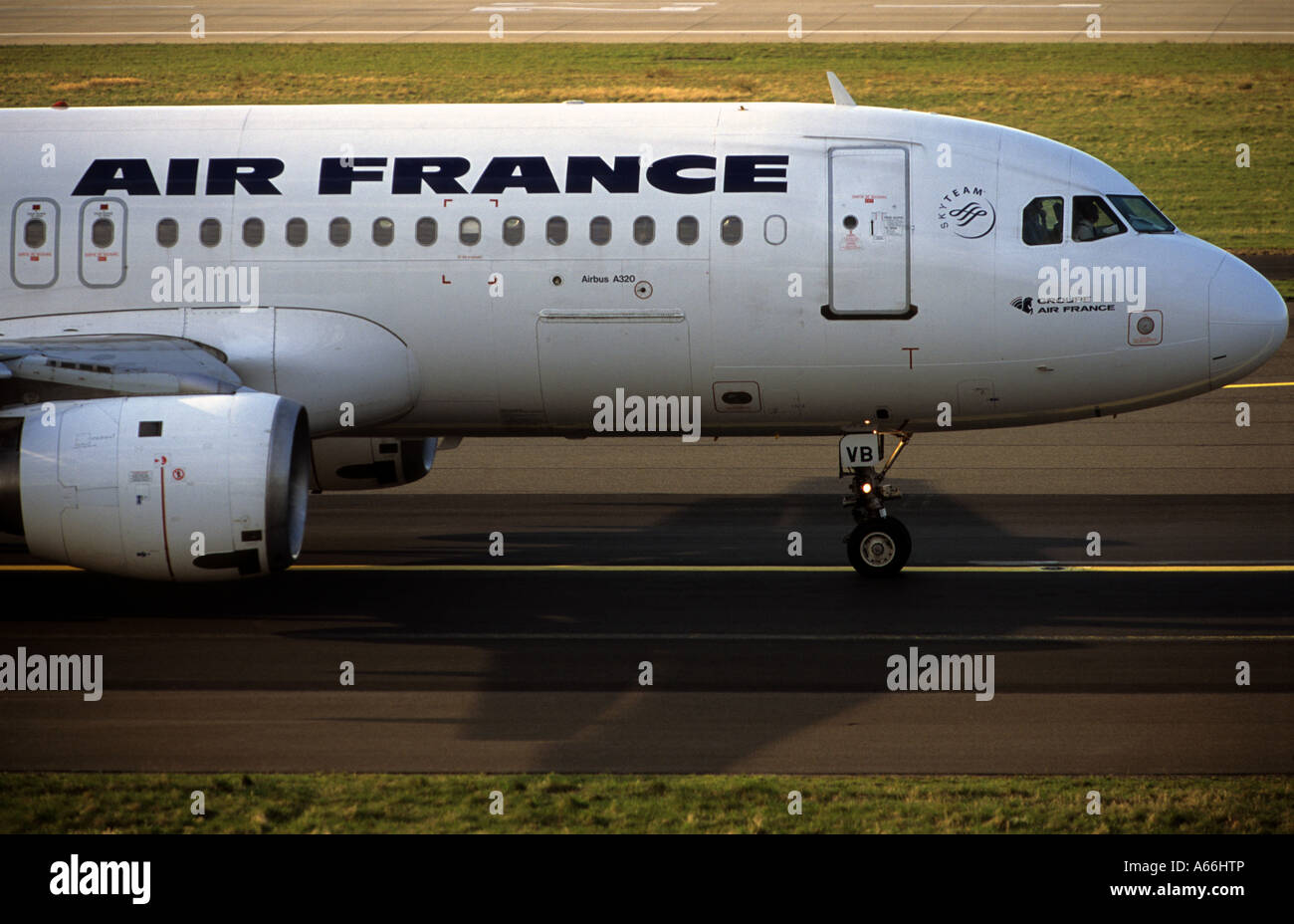 Air France Airbus A320 passenger airliner at Dusseldorf International ...