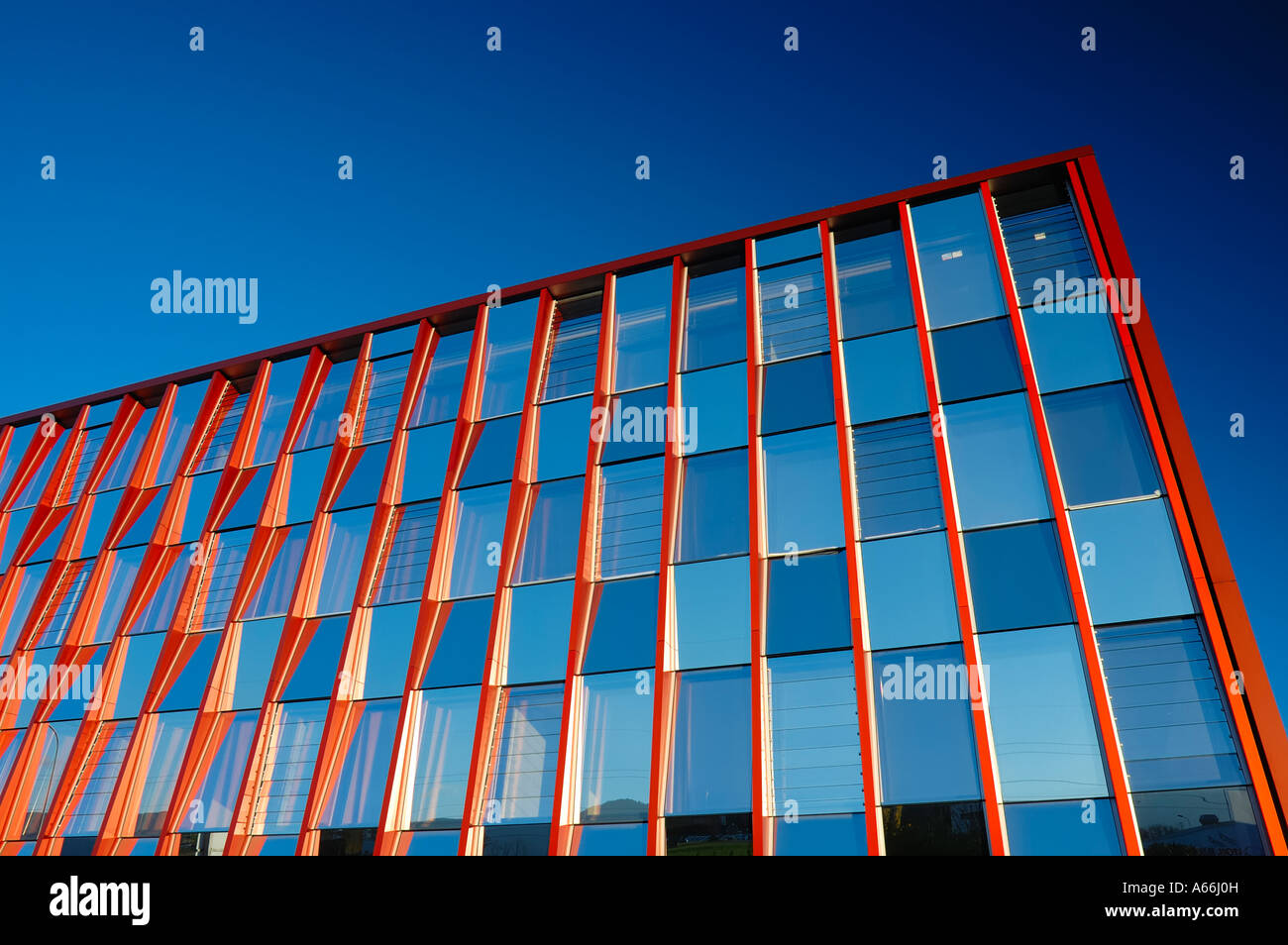 Reflective window panels hi-res stock photography and images - Alamy