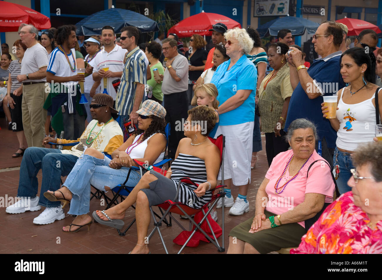 Hispanic festival florida dancing hi-res stock photography and images ...