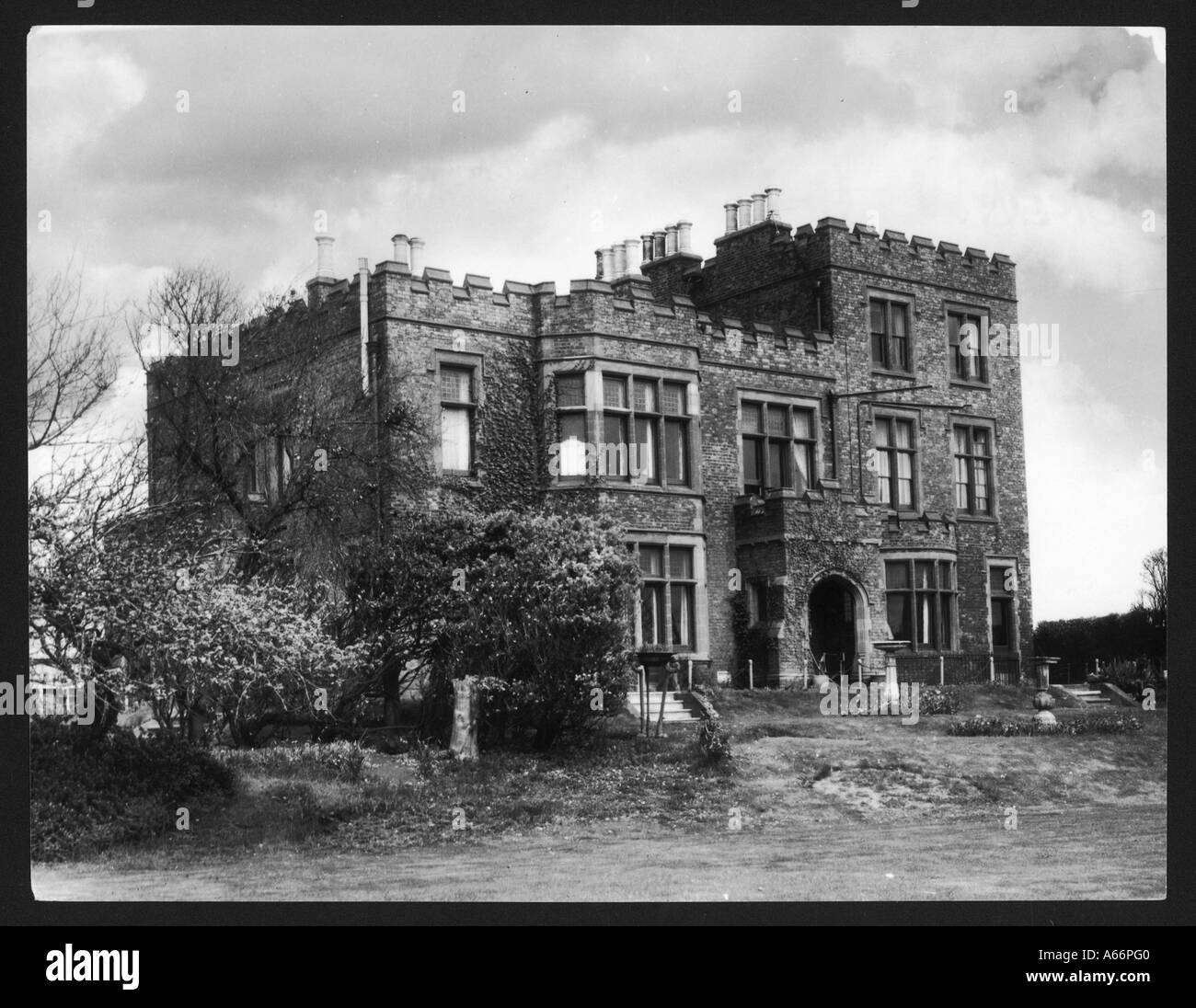Bleak house dickens Black and White Stock Photos & Images - Alamy