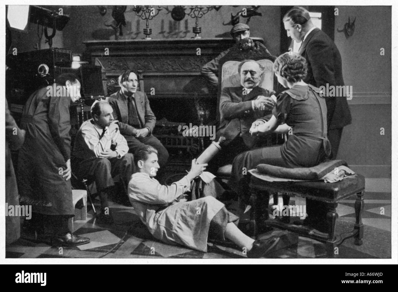 Early microphone hi-res stock photography and images - Alamy