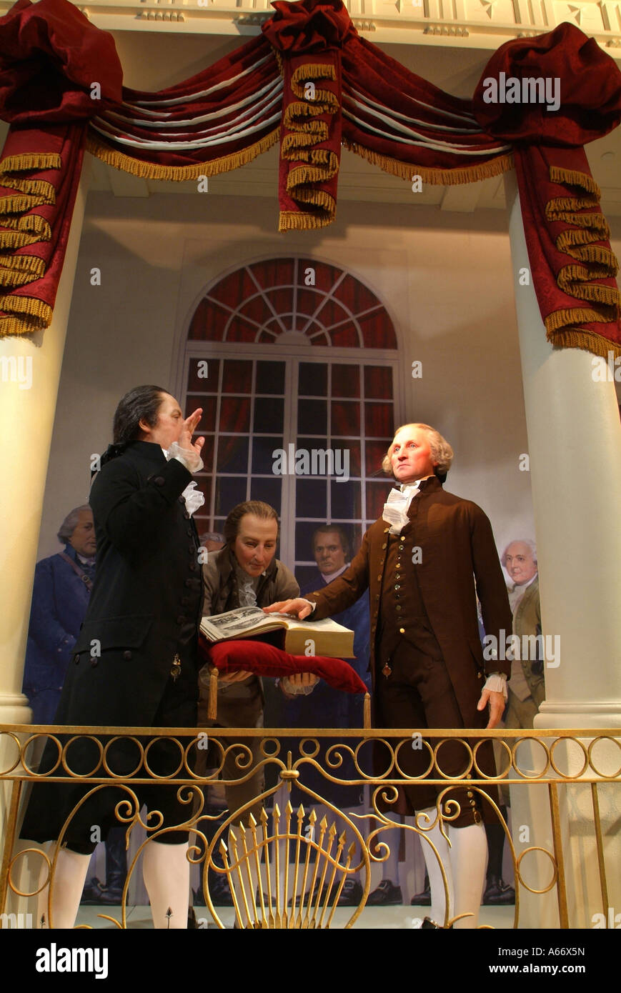 George washington oath balcony hi-res stock photography and images - Alamy