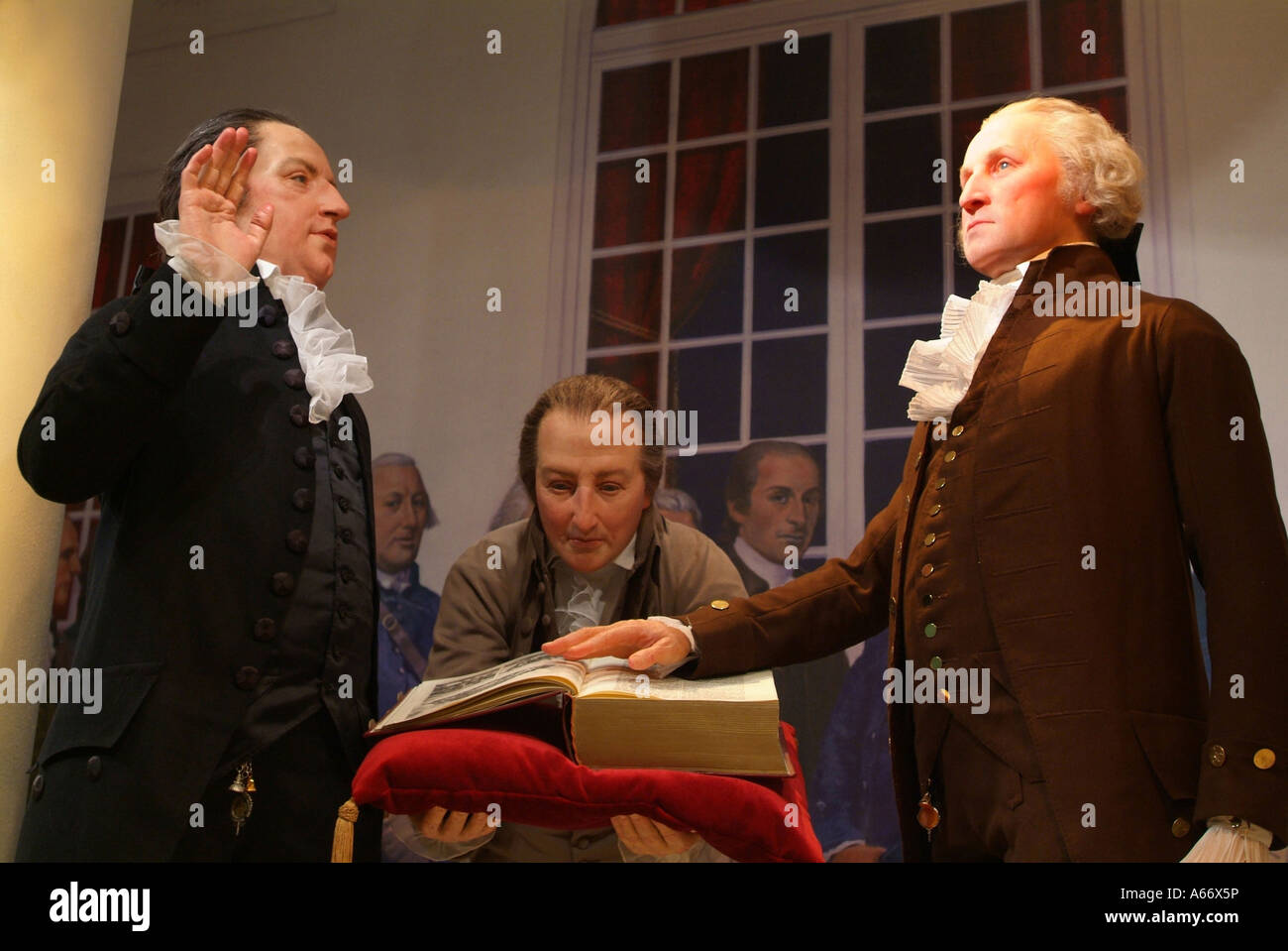 George washington oath balcony hi-res stock photography and images - Alamy