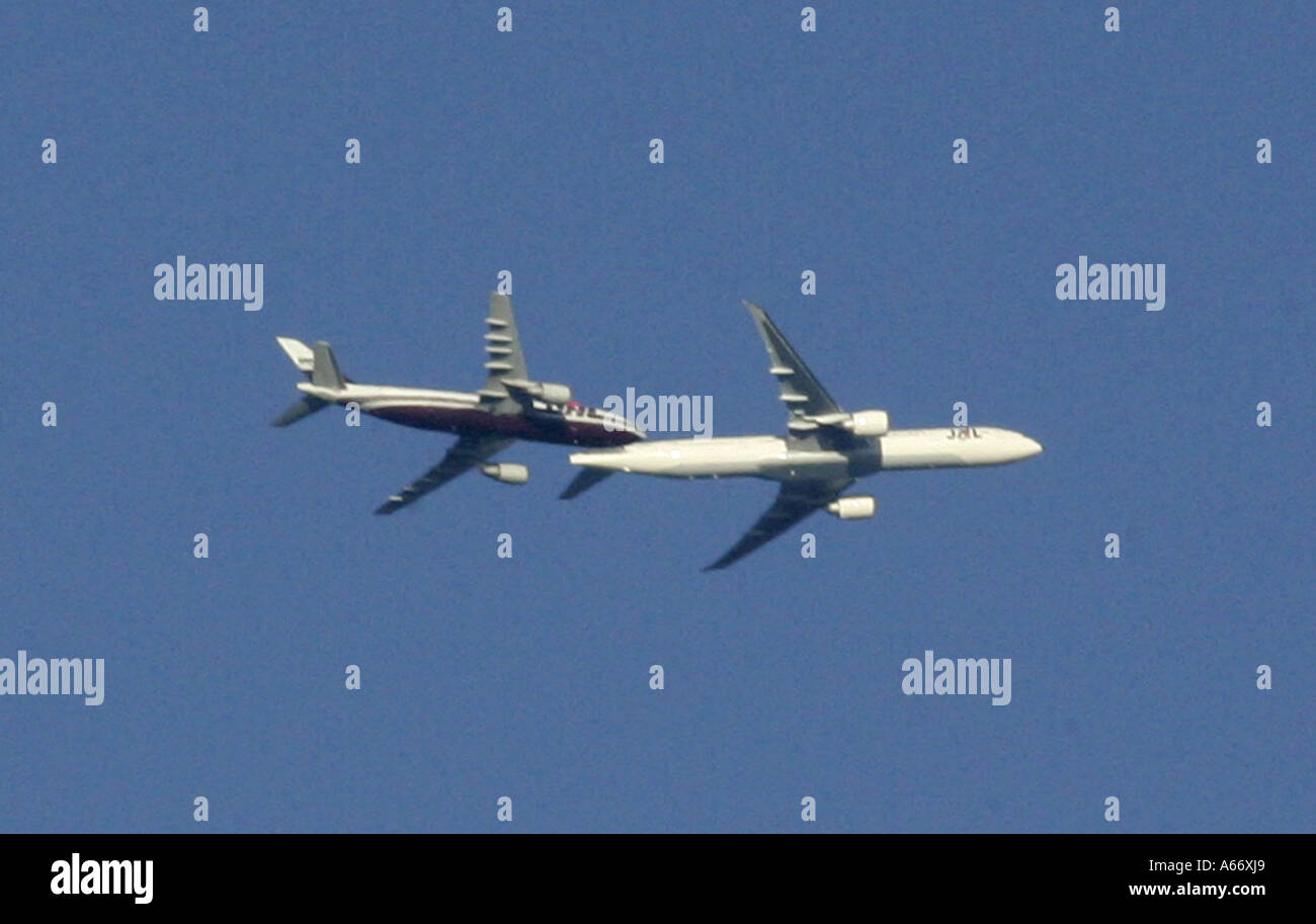 Near miss collision hi-res stock photography and images - Alamy