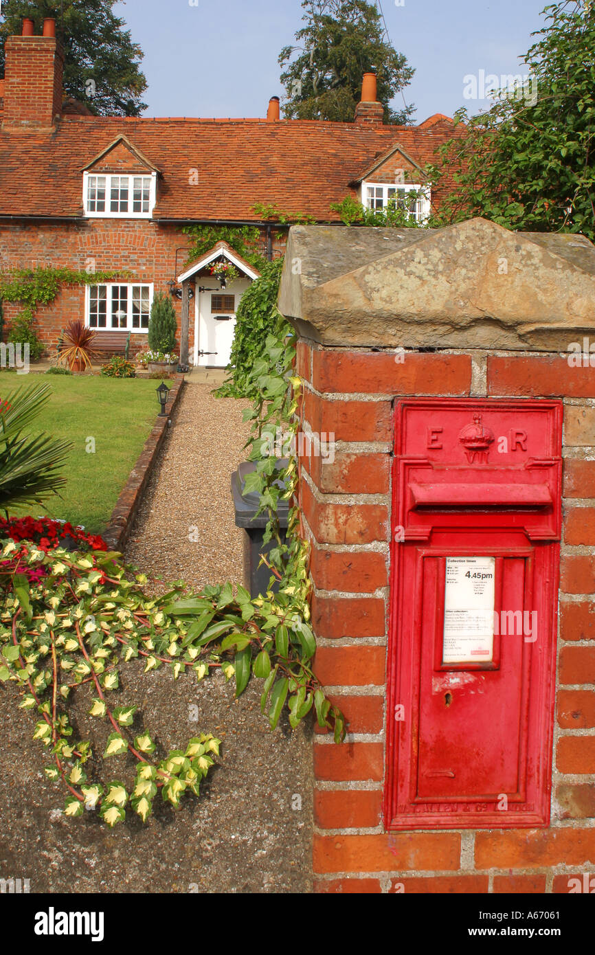 Chiltern Cottage and post box Stock Photo - Alamy