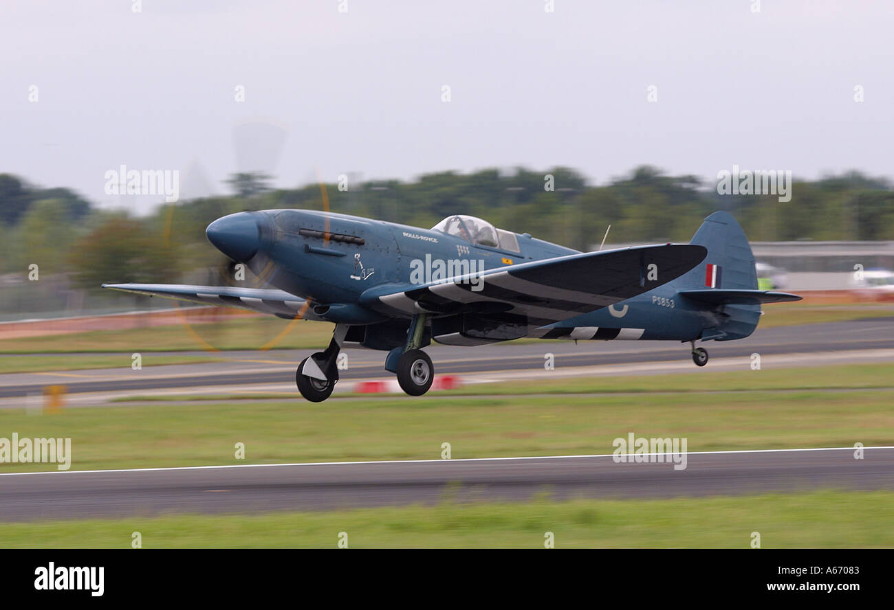 Spitfire taking off at Farnborough Stock Photo - Alamy