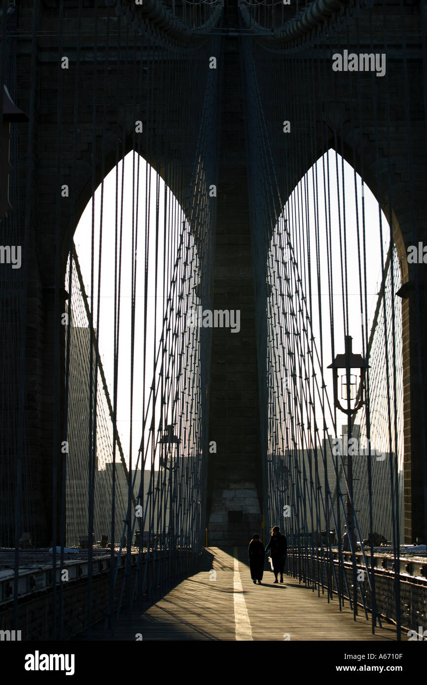 A couple is walking over Brooklyn Bridge in New York Stock Photo - Alamy